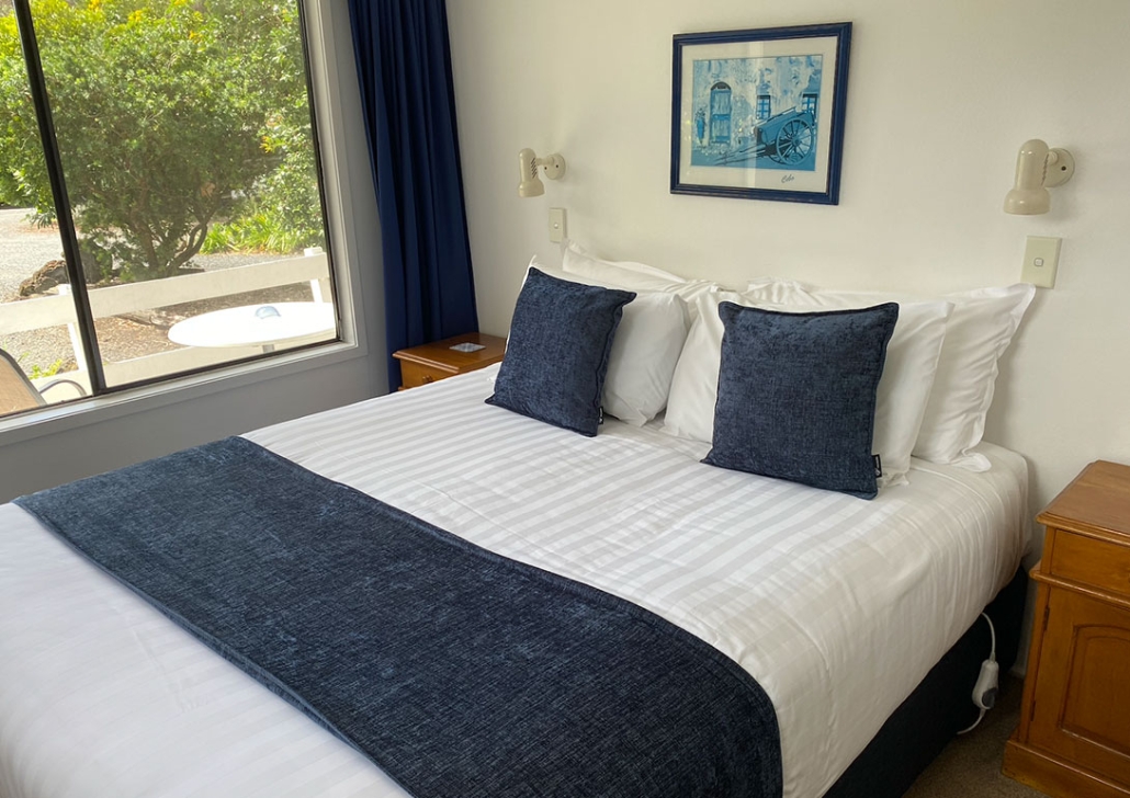 One Bedroom Suite - Colonial House Motel